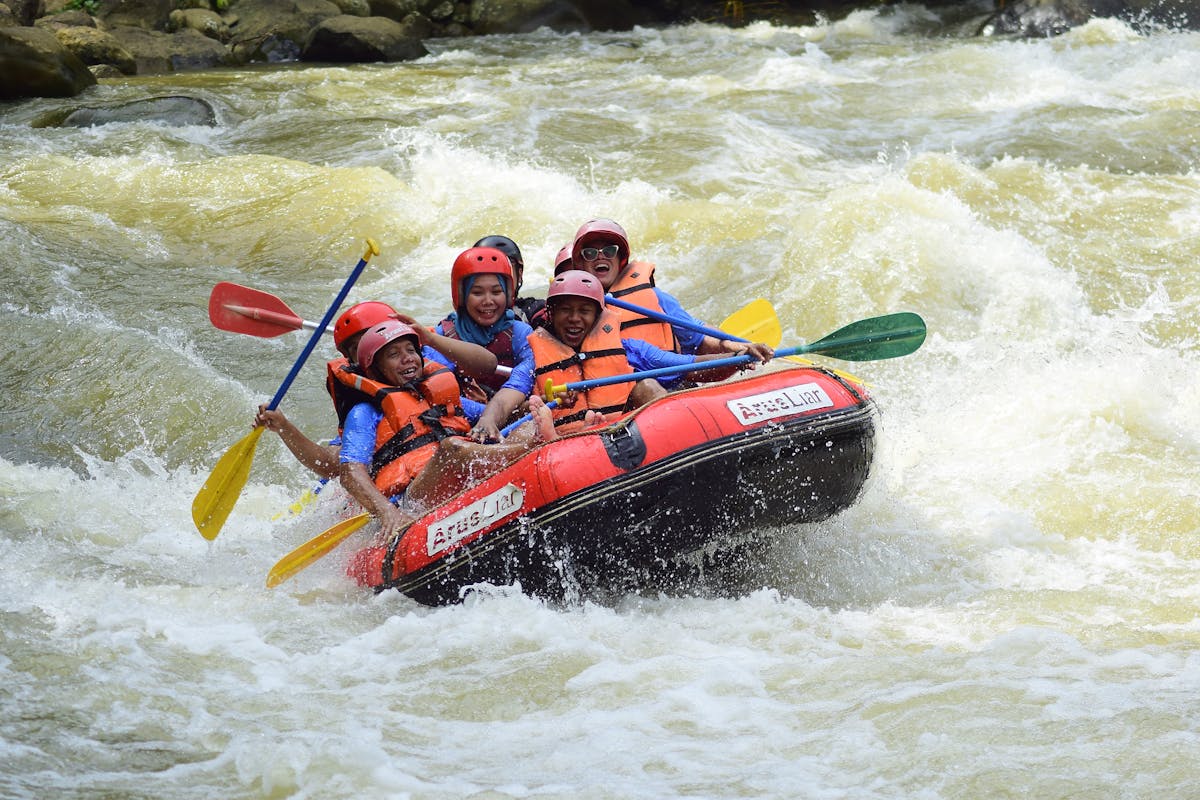 7 Spot Rafting Indonesia Paling Menguji Adrenalin