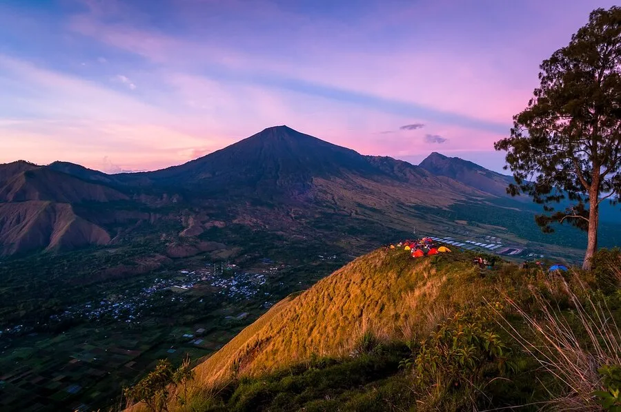 Kunjungi Bukit Pergasingan, Surga Tersembunyi di Dekat Rinjani