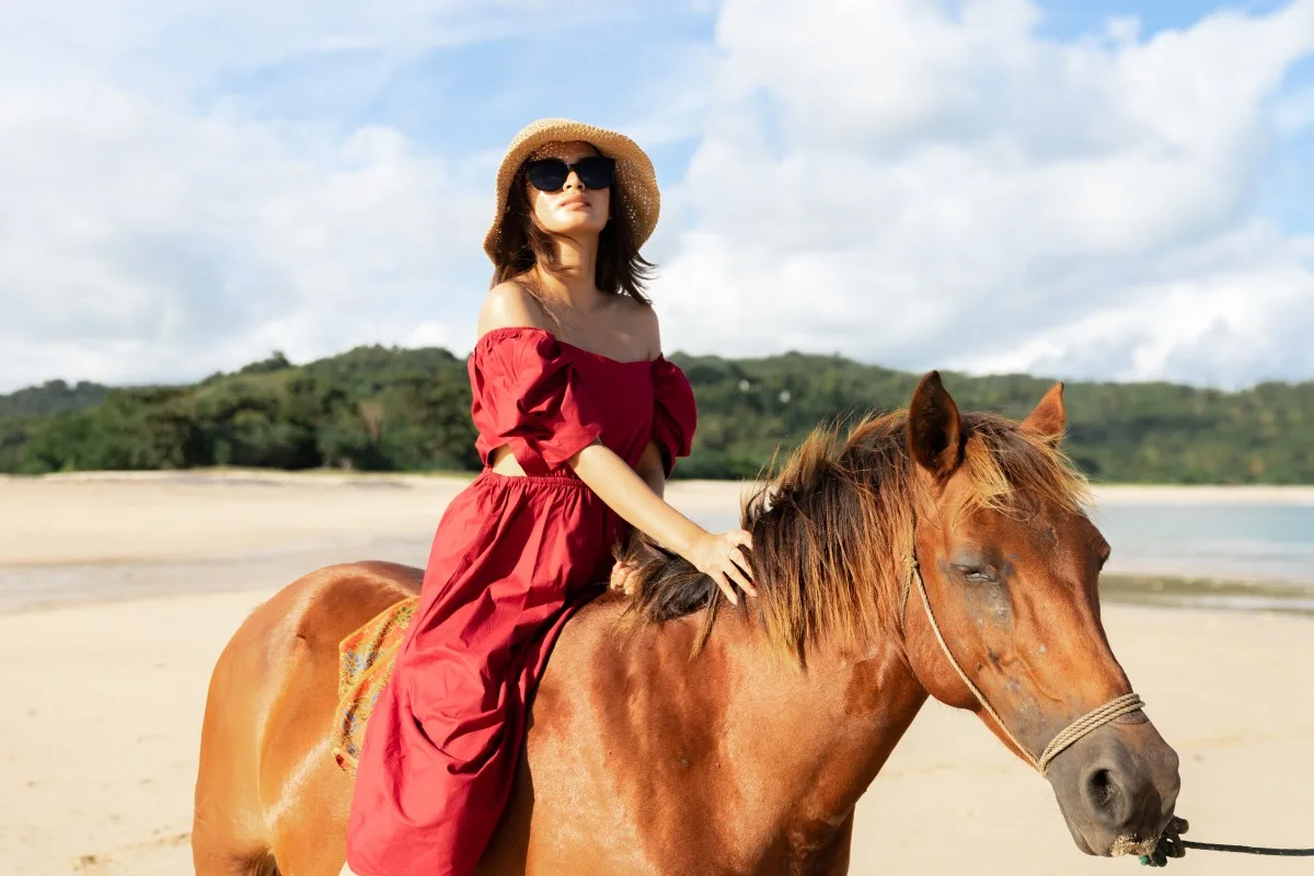 Pantai Rua: Eksplorasi Keindahan Sumba Barat Lewat Berkuda