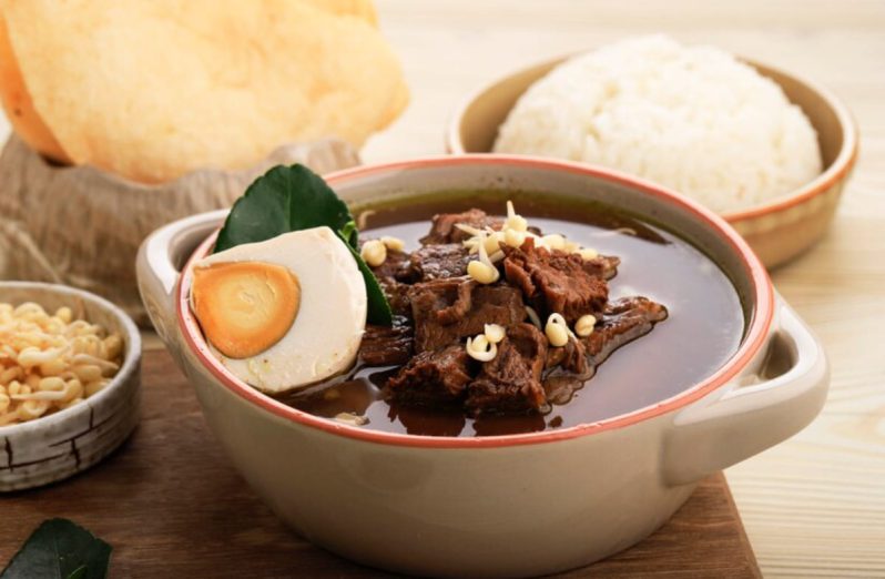 7 Cara Membuat Rawon Daging Sapi Sederhana yang Nikmat