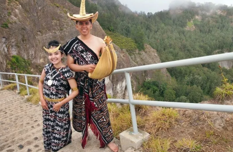 13 Pakaian Adat NTT Paling Menawan untuk Kamu Ketahui