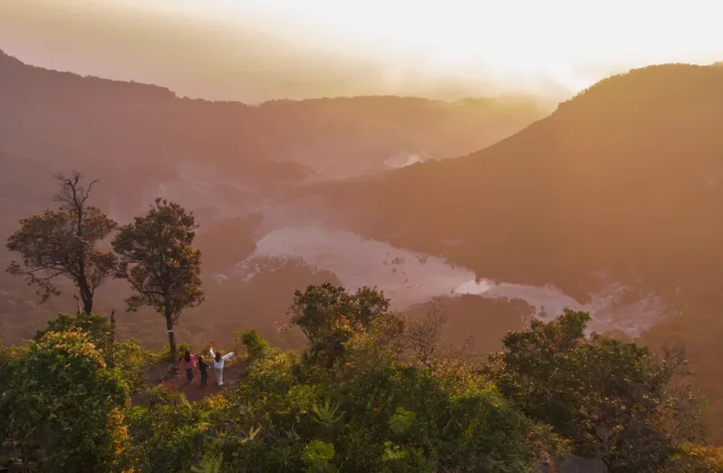 Gunung Patuha: Panduan Jalur Pendakian dan Spot Wisata