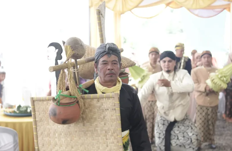 Pengertian Begalan: Asal Usul, Properti, dan Prosesnya