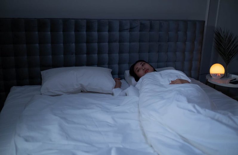 18 Cara Mengatasi Insomnia Secara Alami yang Dapat Dicoba!