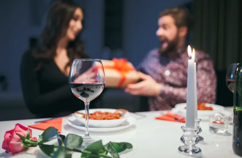 Nikmati Malam Tak Terlupakan di 9 Hotel untuk Dinner Romantis Bali Ini!