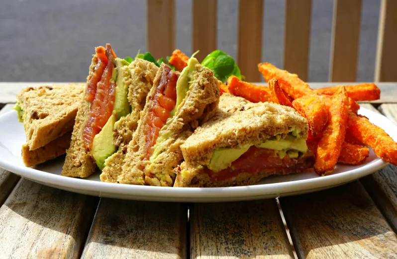 10 Ide Bekal untuk Piknik Keluarga yang Praktis dan Bergizi