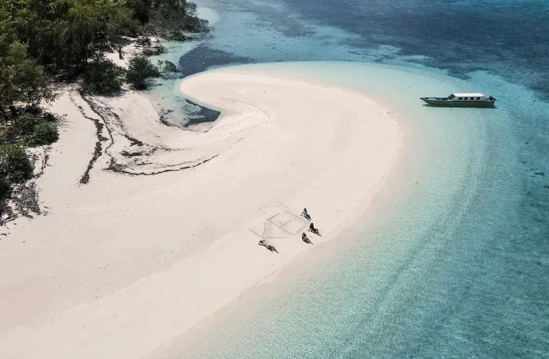 Keindahan yang Tersembunyi: Ini Dia 10 Tempat Wisata "Hidden Gems" di Indonesia yang Menakjubkan ...