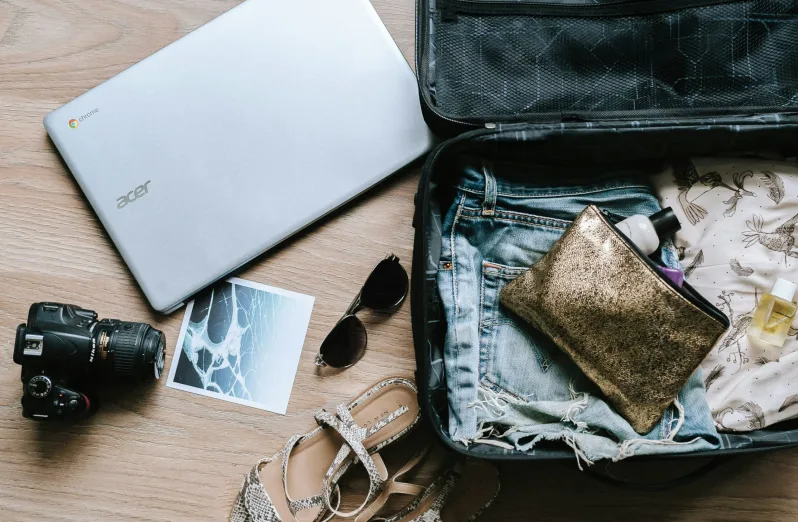 10 Cara Packing Baju di Koper yang Efisien untuk Traveling
