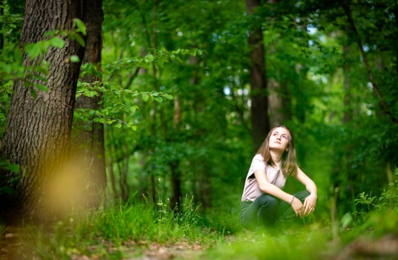Mengenal Forest Bathing: Ritual Healing yang Sedang Naik Daun