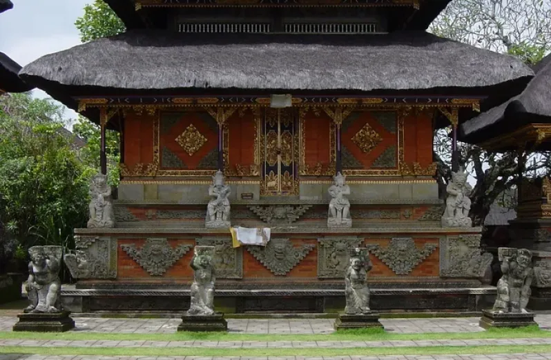 Pura Puseh Batuan: Persiapan Penting Sebelum Wisata Spiritual