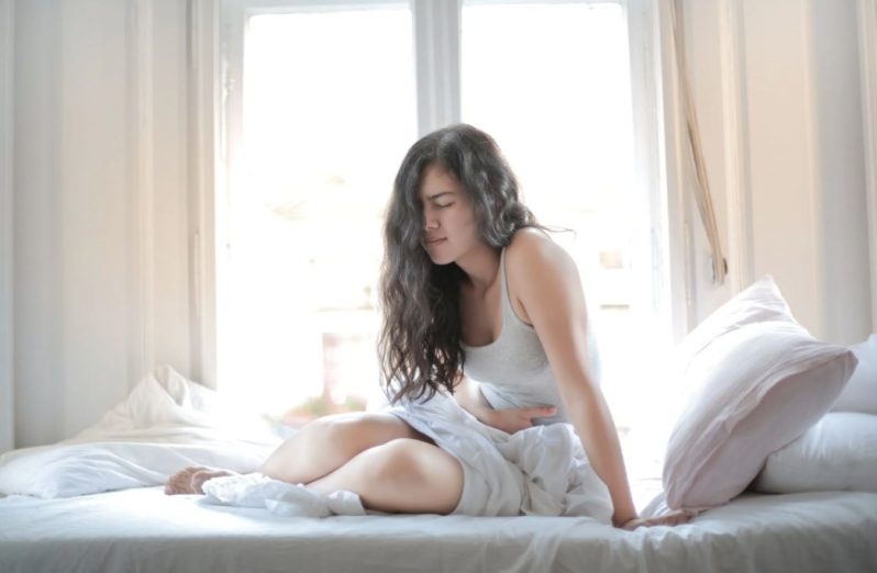 Ini Dia 10 Cara Mengatasi Sakit Perut. Mudah Dilakukan dan Terbukti Ampuh!